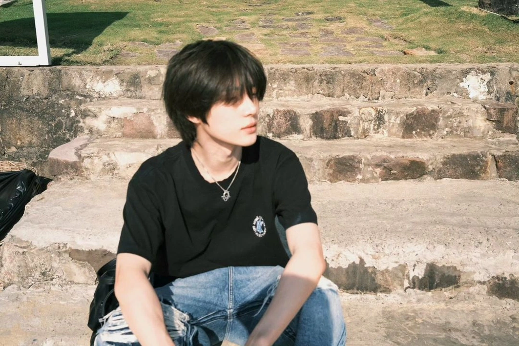 Idol vibes (@yunhosumi) / Cosmos