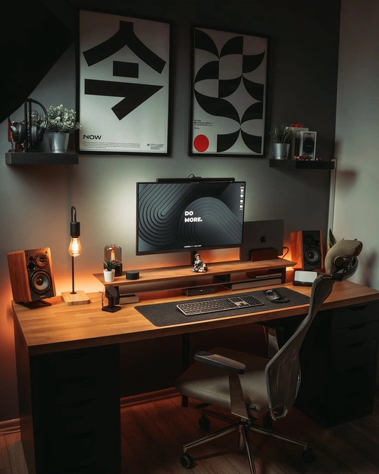 Desk (@minimarx) / Cosmos