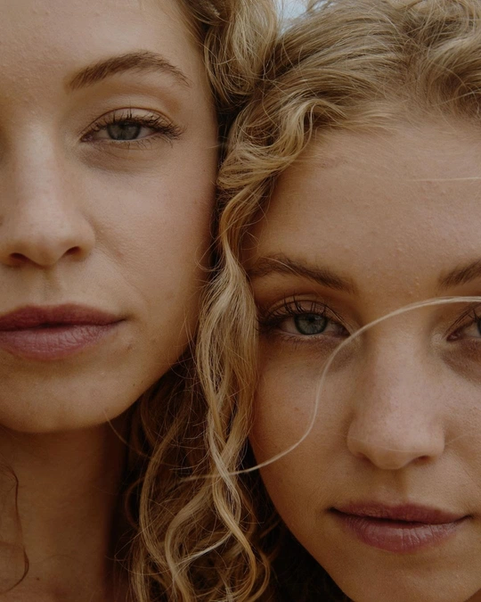 Sisters photo (@savaryn) / Cosmos