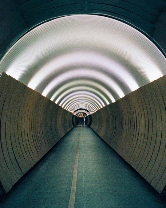 liminal spaces (@aarygato) / Cosmos