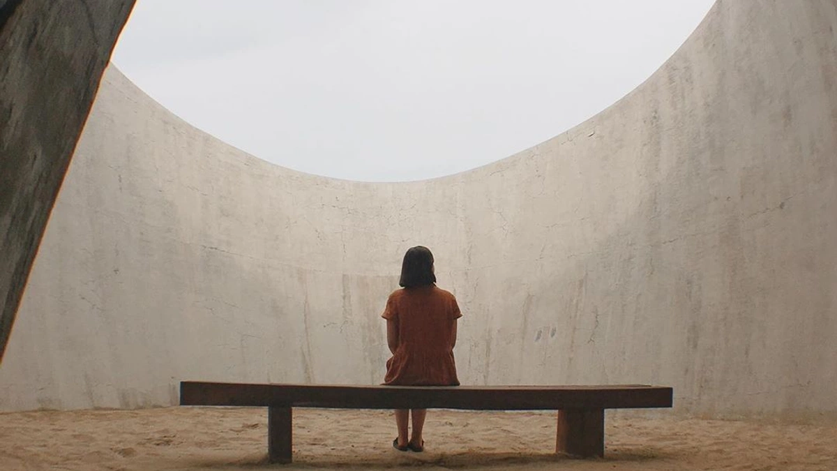 Intimate loneliness (@namyfluid) / Cosmos